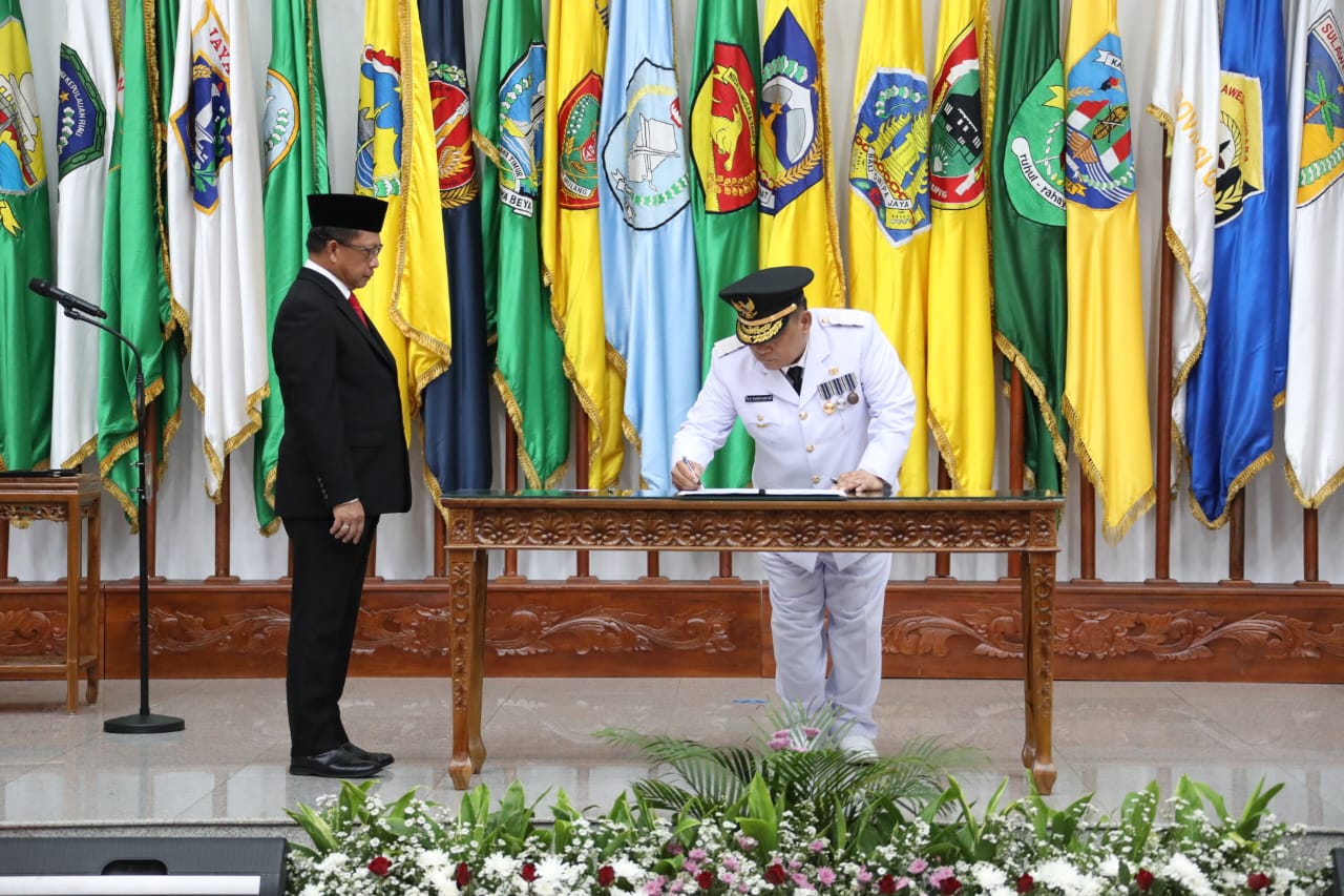 Mendagri Resmi Lantik Sekda SF Hariyanto sebagai Penjabat Gubernur Riau ...