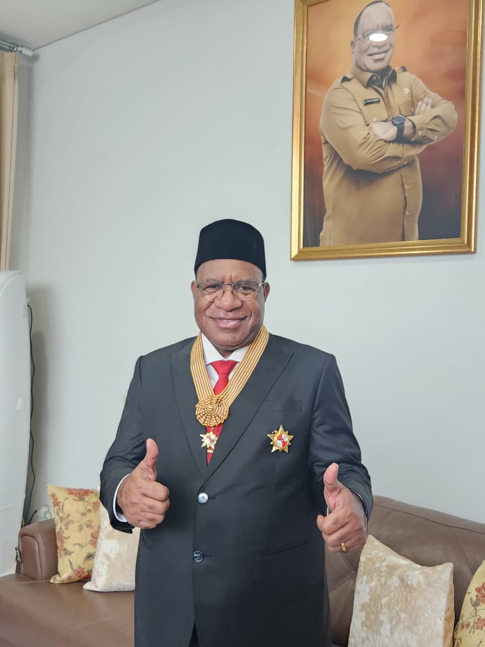 Dedikasi John Wempi Wetipo Diakui dengan Penghargaan Bintang Jasa Utama ...